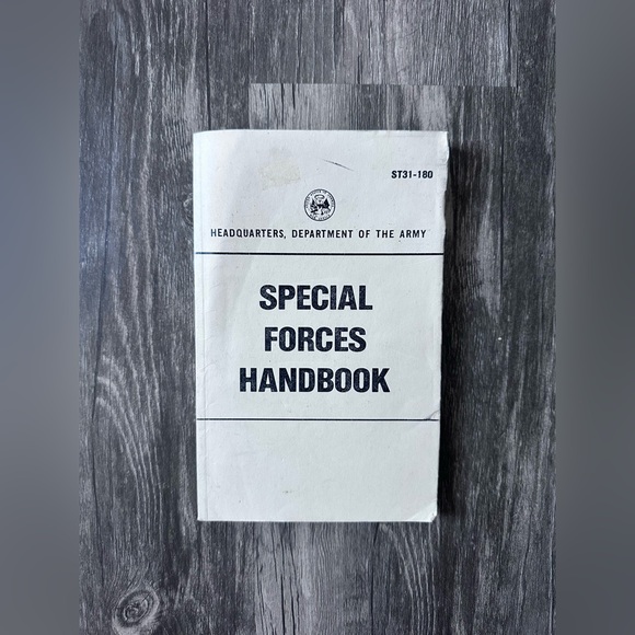 U.S. Army | Accents | Us Army Special Forces Official Handbook St318 Us ...